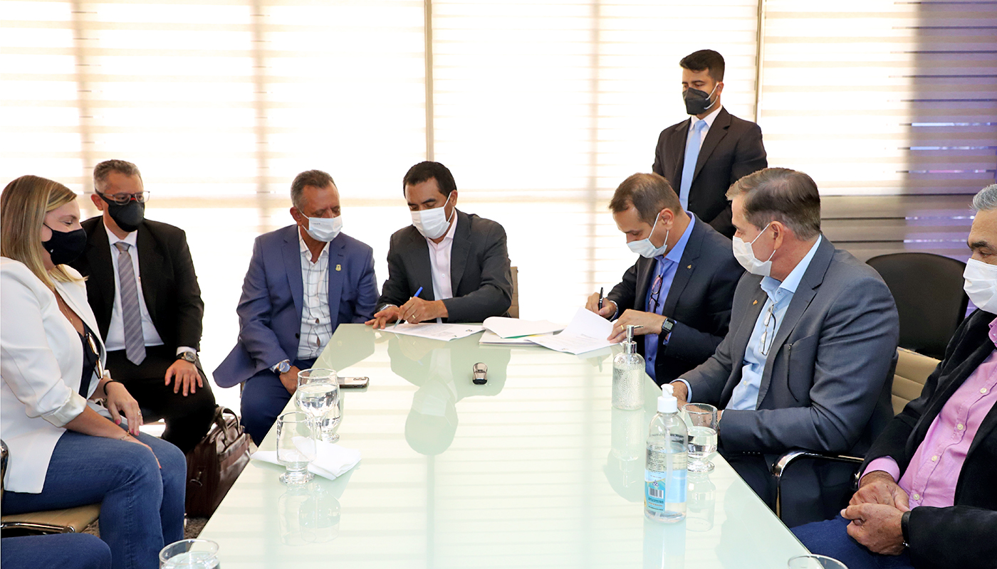 Em reunião com o governador Wanderlei Barbosa, presidente do Basa ...